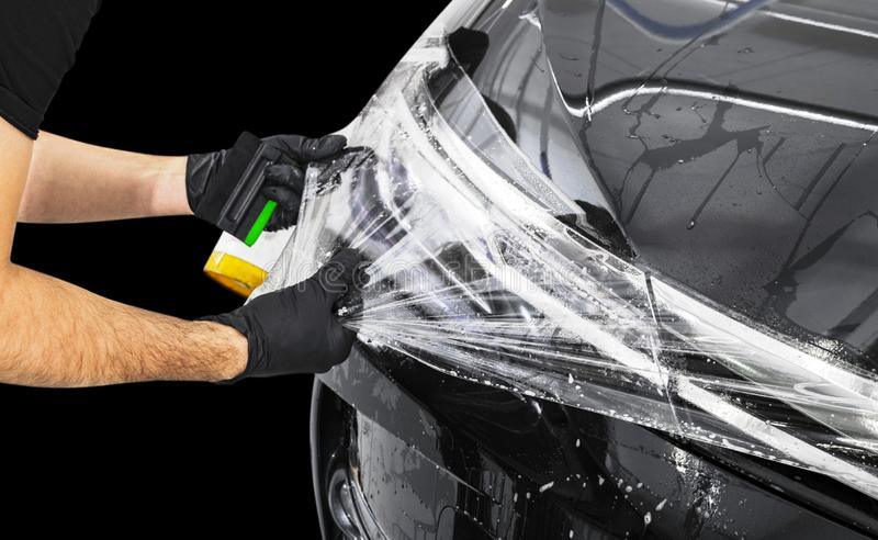 Removing Vinyl Lettering from Glass: A Step-by-Step Guide – Favor Graphics